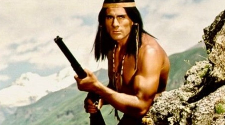 Gojko Mitic 83 éves korára mit sem veszített sármjából – fotók - Blikk