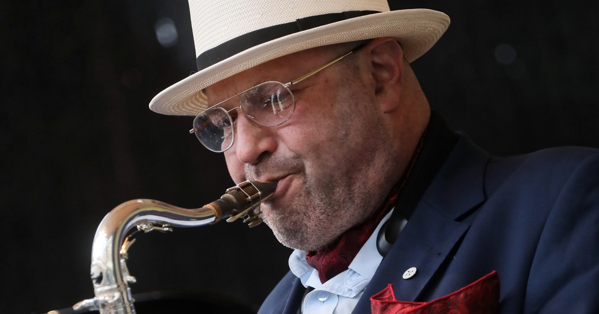 Saksofonista Piotr Milwiw-Baron odznaczony srebrnym medalem "Gloria ...