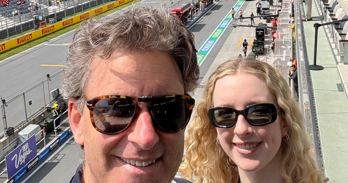 I vibe coded a website with my daughter using AI. We're complete novices. Here's what happened ...