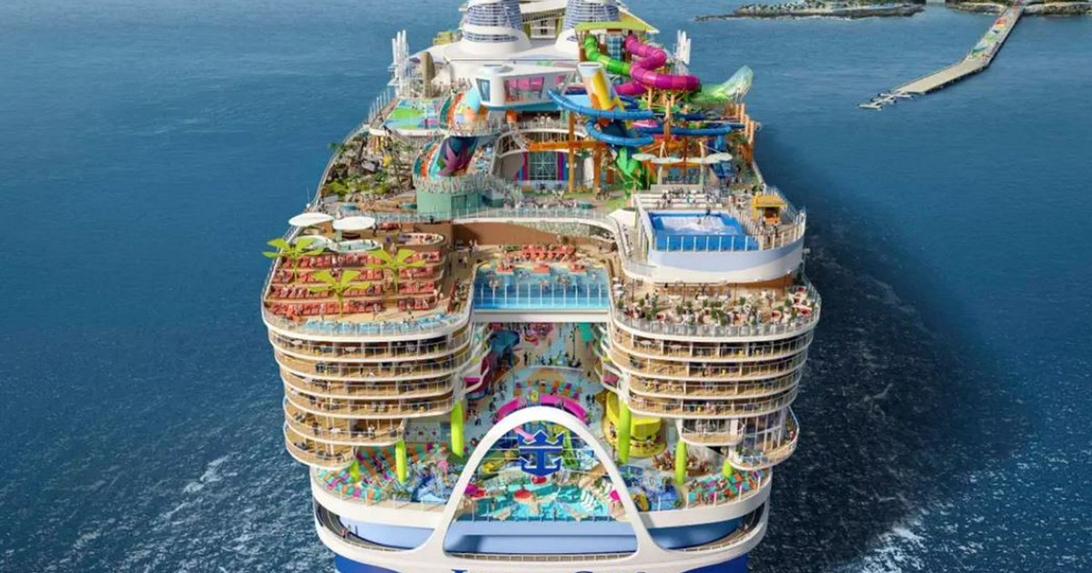Największy na świecie mega-statek wycieczkowy wypływa na ocean ...