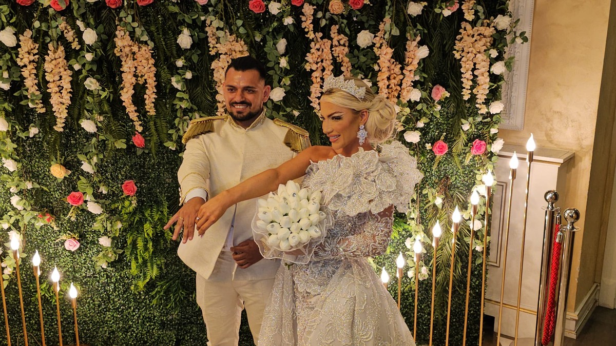 Milica Kemez i Bora Santana priredili spektak na svadbi, torta ima sedam spratova - Blic