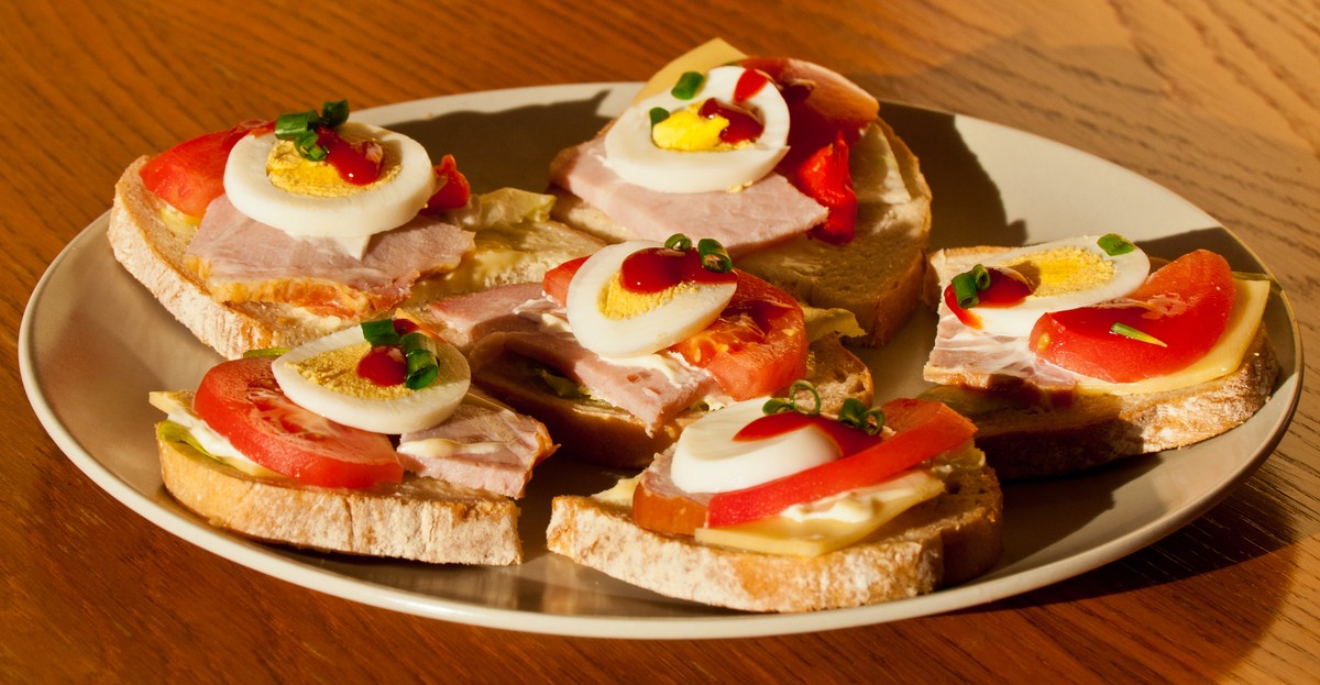 Oto korzyści z jedzenia kolacji o 17. To się zmieni od razu w twoim życiu