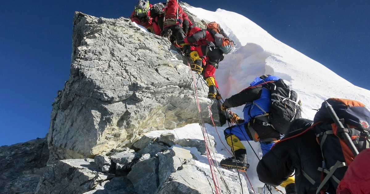 What happens to your body in Mount Everest's 'Death Zone' where 11 ...