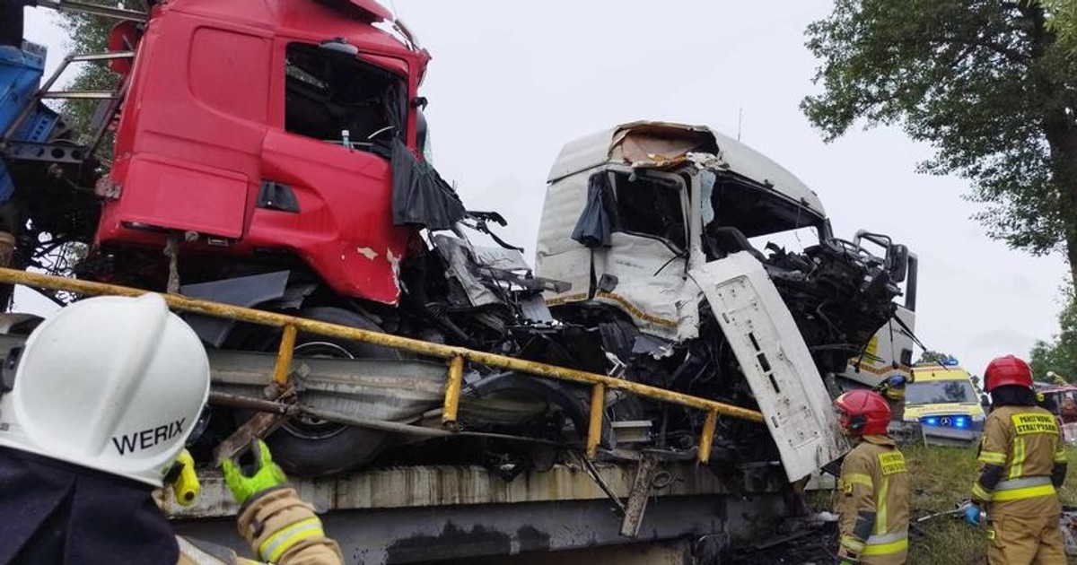 Tragiczny wypadek pod Zgierzem. Nie żyje kierowca ciężarówki