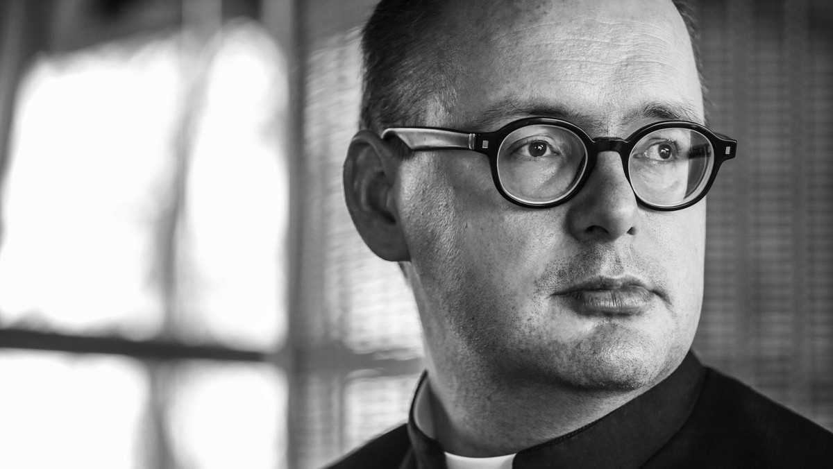 Ksiądz Kaczkowski uratował mu życie. Jest znany z filmu "Johnny ...