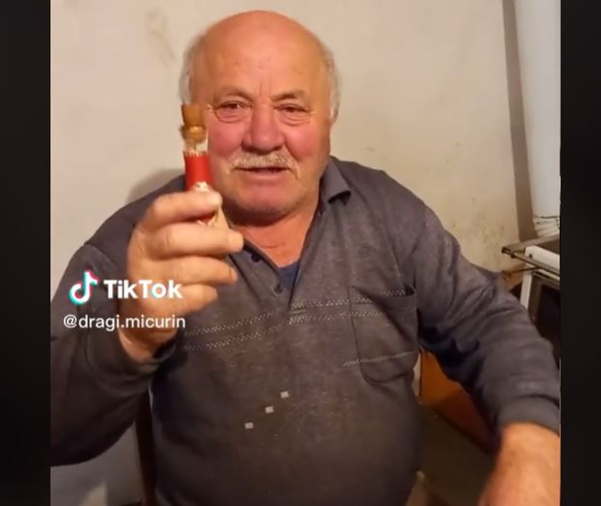 Deda Dragi iz Srbije preko TikToka traži babu za ozbiljnu vezu, nudi pare ali ima velike ...