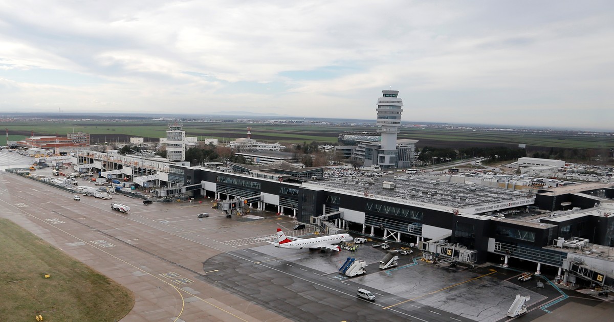 Avion na relaciji Hamburg-Priština sa 155 putnika prinudno sleteo u ...