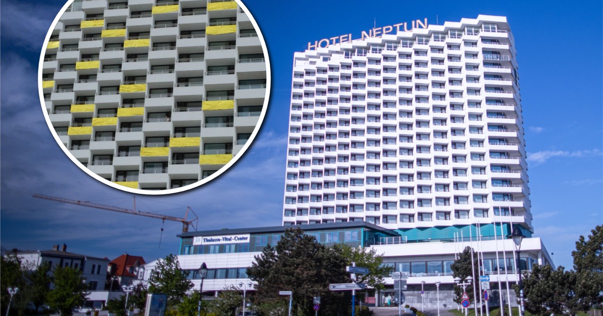 Złote balkony na Hotelu Neptun. Wyjątkowa instalacja zachwyca turystów