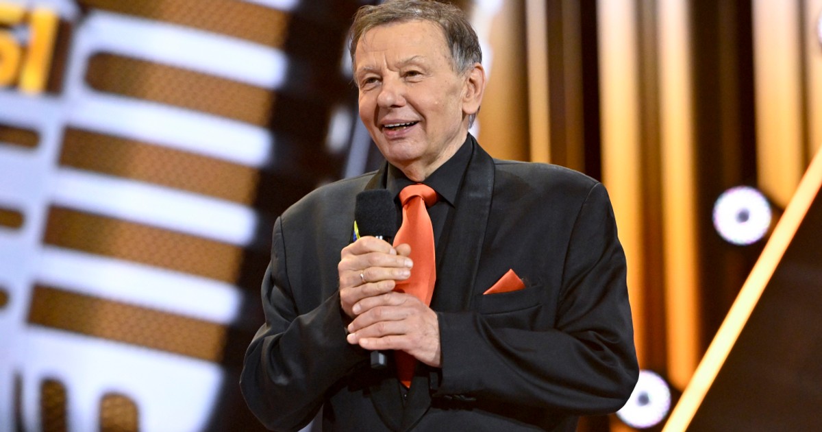 Zenon Laskowik na scenie nie oszczędza polityków. Wiele zawdzięcza ...