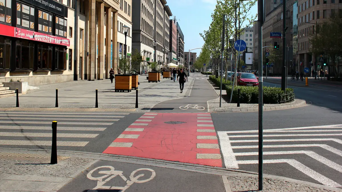 Przepisy zmieniane po cichu: seria pułapek na pieszych i rowerzystów