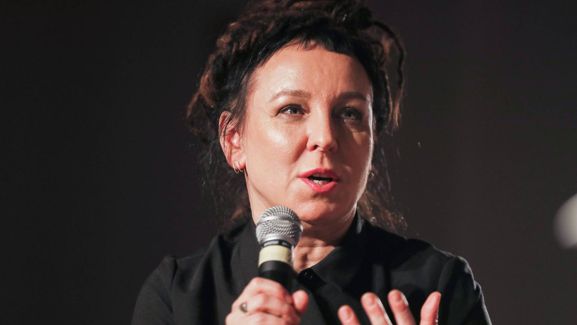 Olga Tokarczuk z apelem do Lasów Państwowych - Noizz Olga Tokarczuk z apelem do Lasów Państwowych - Noizz