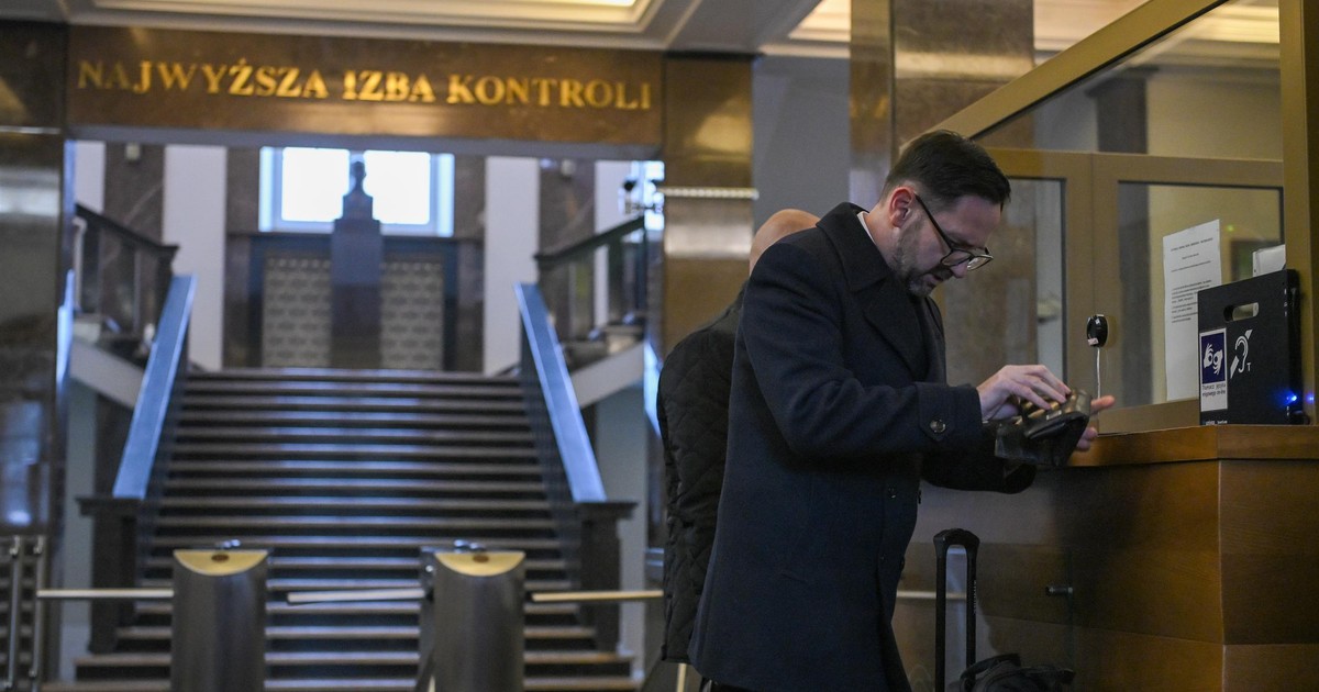 Fuzja Orlenu z Lotosem. Daniel Obajtek stawił się na przesłuchanie w NIK