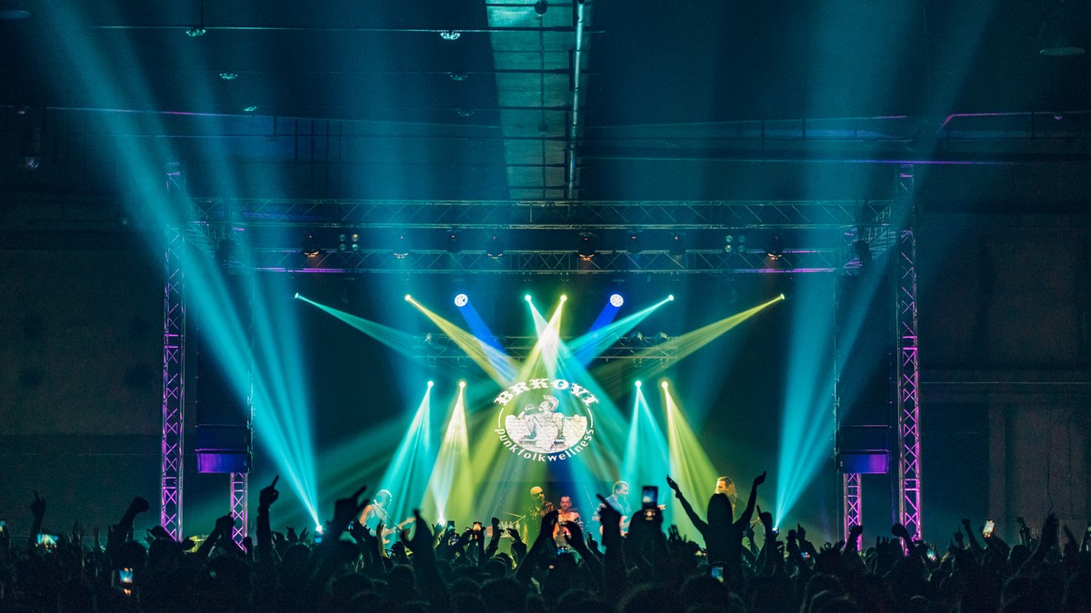 "Brkovi" ponovo atraktivnim koncertom oduševili beogradsku publiku - Blic