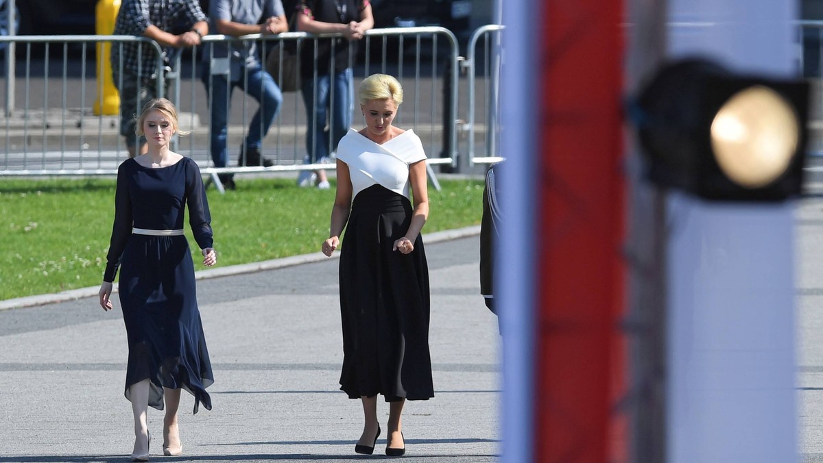 Kinga Duda wygląda zupełnie jak Agata Duda! Spójrzcie na te zdjęcia ...