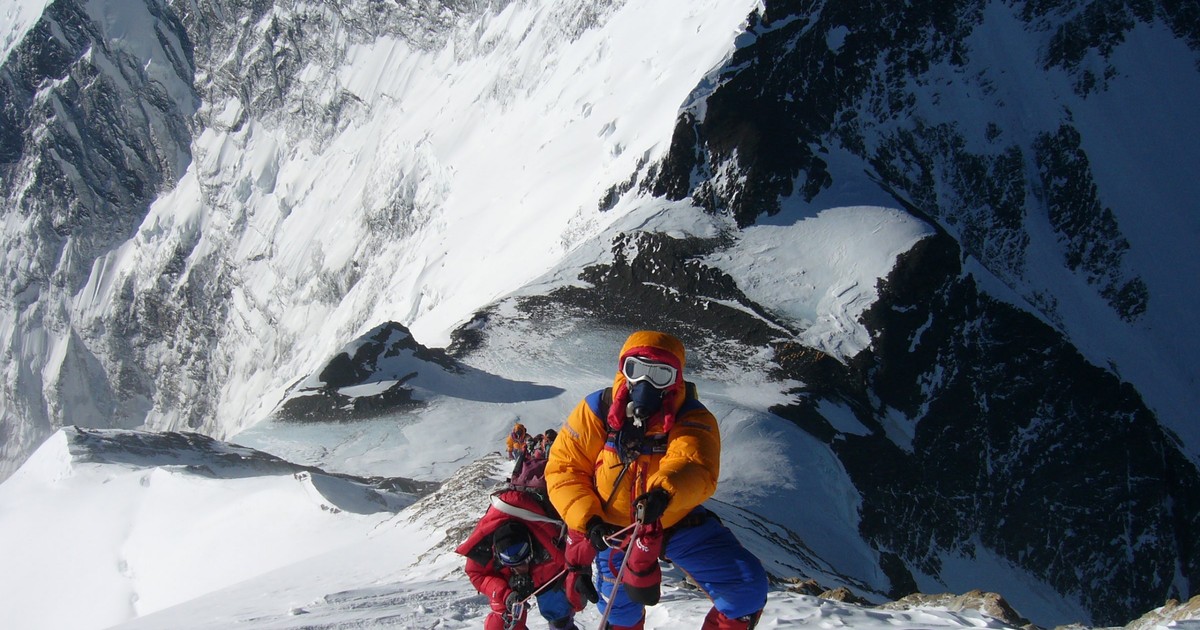 A climber saw her partner break his leg on Mount Everest. Here are the ...