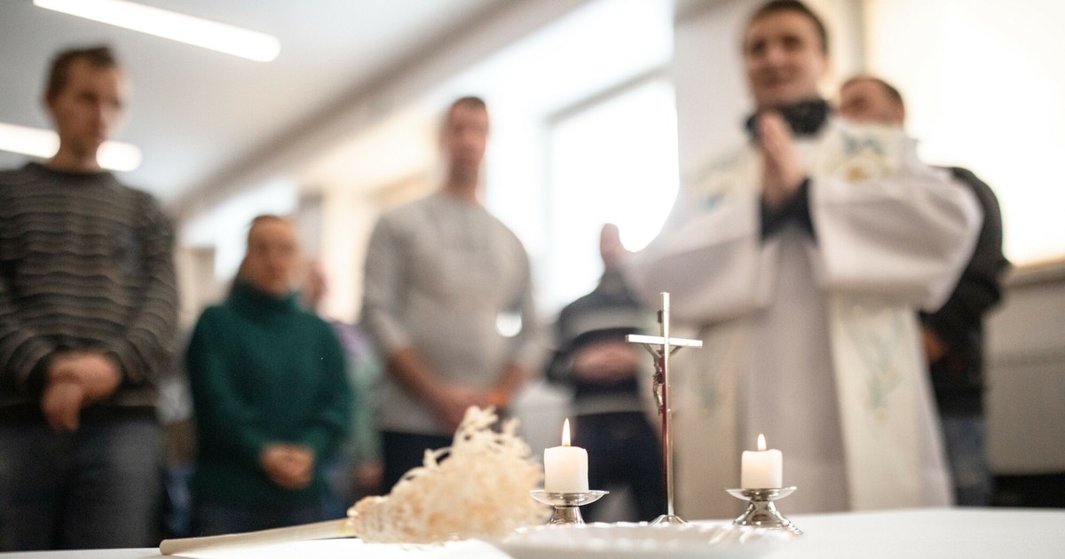 Koszmar kolędy. "Chowałem się za łóżkiem i nasłuchiwałem księdza" [LIST ...