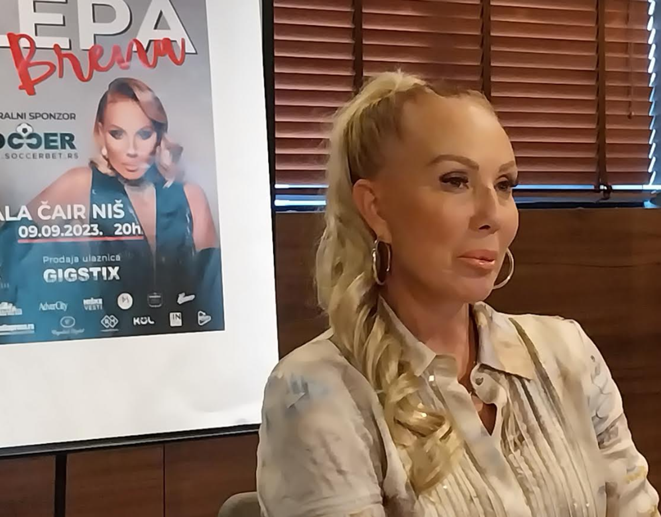 Lepa Brena pred spektakl u Nišu: Otkrila tajnu uspeha snajke Aleksandre ...