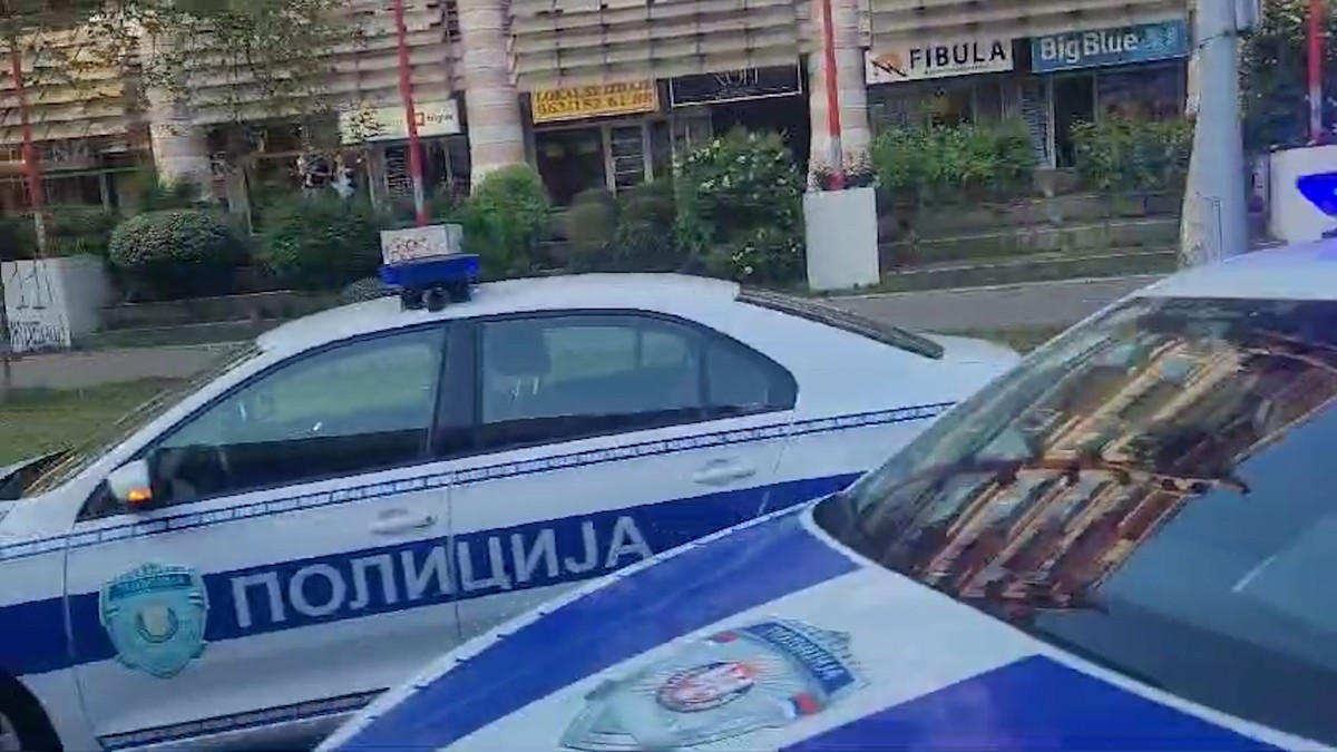 Stravična saobraćajna nesreća u Zemunu: Od siline sudara završio na ...