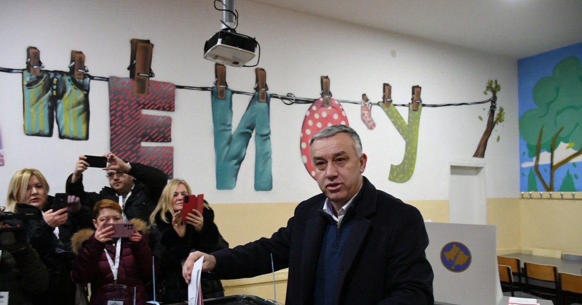 Izbori na Kosovu: Otvorena birališta, glasao predsednik Srpske liste Zlatan Elek - Blic