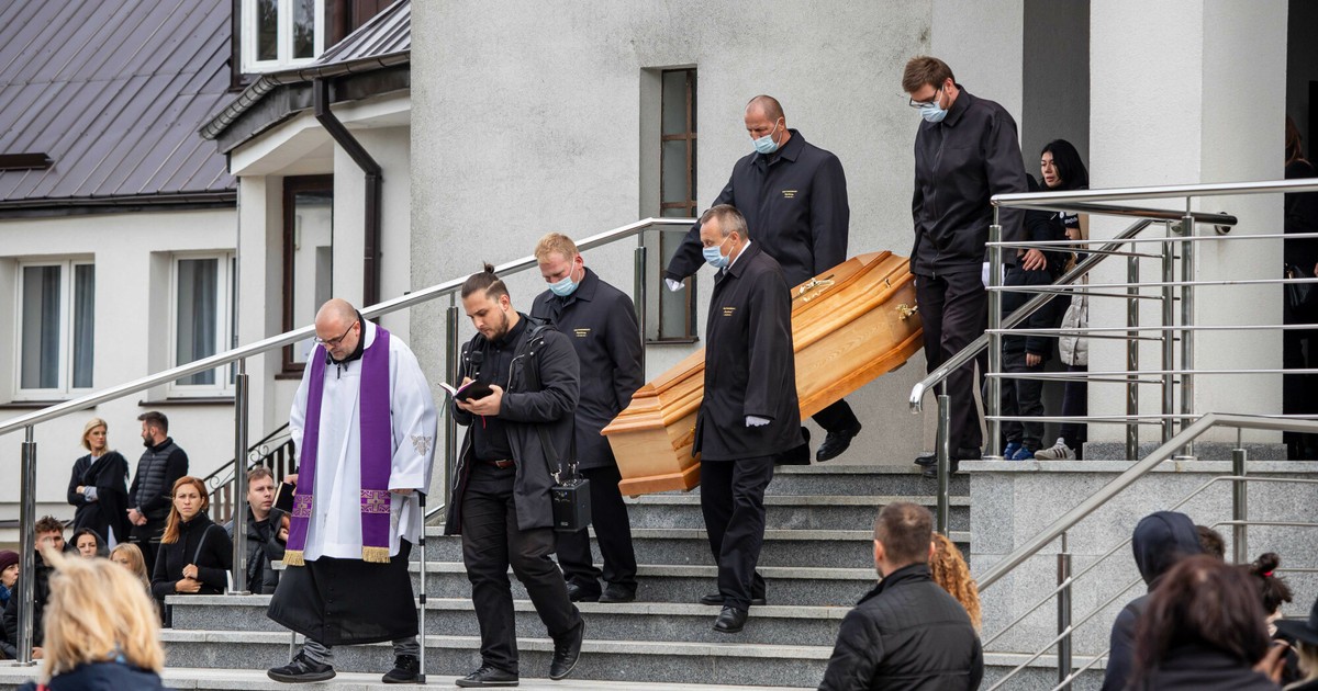 Bezczel. W pogrzebie rapera Michała Banaszka uczestniczył Peja - Plejada.pl