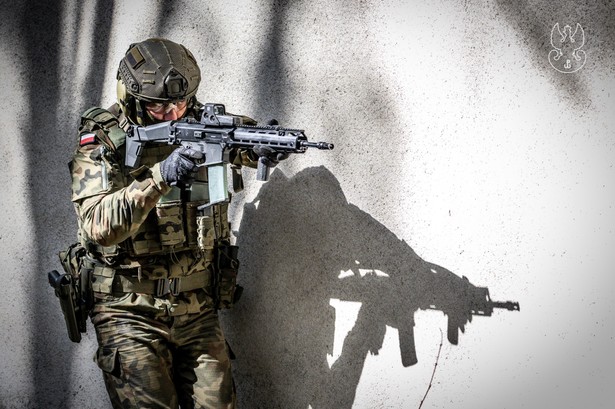 Operacja Szpej: ministerstwo zamówiło kolejne 15 tys. kamizelek Gryf dla wojska - Forsal.pl