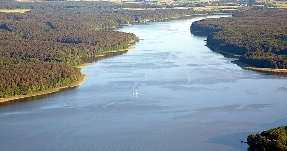 Płetwonurkowie odnaleźli ciało 61- letniego żeglarza w jeziorze ...