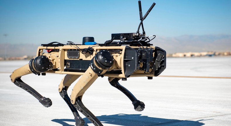 US Marines Special Ops test rifle-wielding, AI-powered robot dogs ...