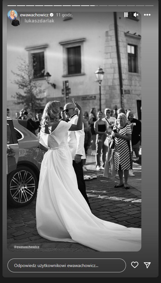 Ewa Wachowicz w kilku kreacjach ślubnych. Wesele odbyło się na zamku - Plejada.pl