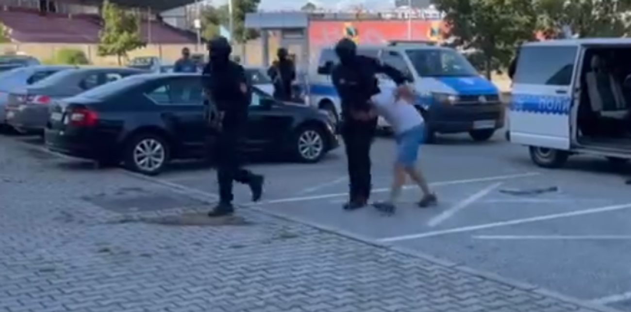 (VIDEO) Uhapšen Petar Dukić: Policijskog inspektora udario ŠAKOM U GLAVU, sumnjiči se za pranje ...