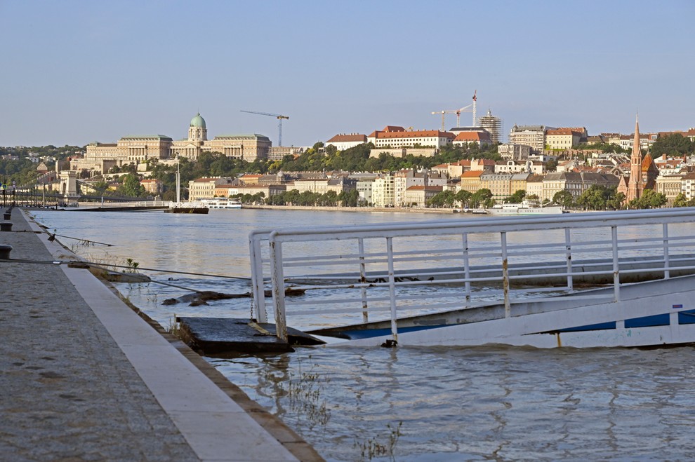 Árvíz: ilyen magasan van most a Duna Budapesten, itt vannak a fotók - Blikk