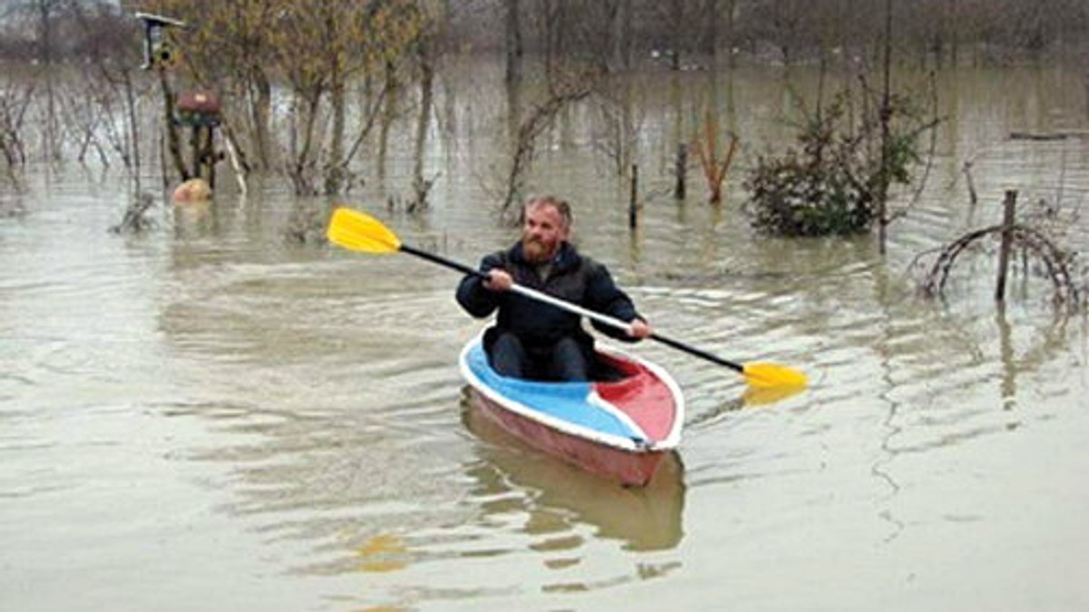 Vodostaj reka opada, ali se voda ne povlači - Blic