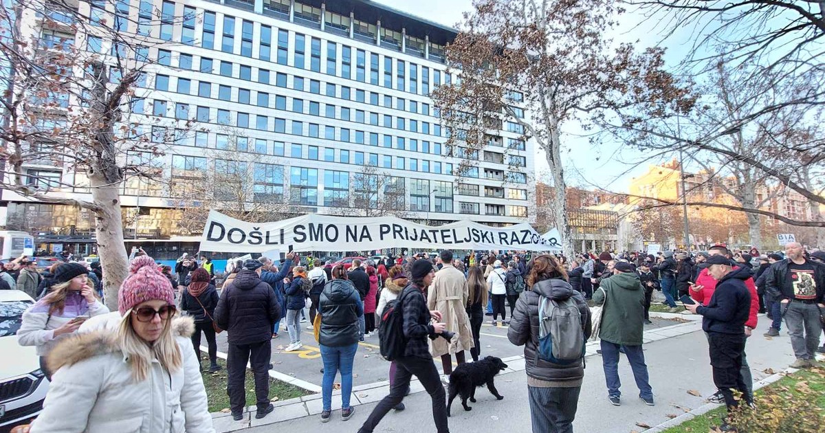 Studenti u blokadi se sastali sa opozicionim političarima i predstavnicima sindikata, oglasio se ...