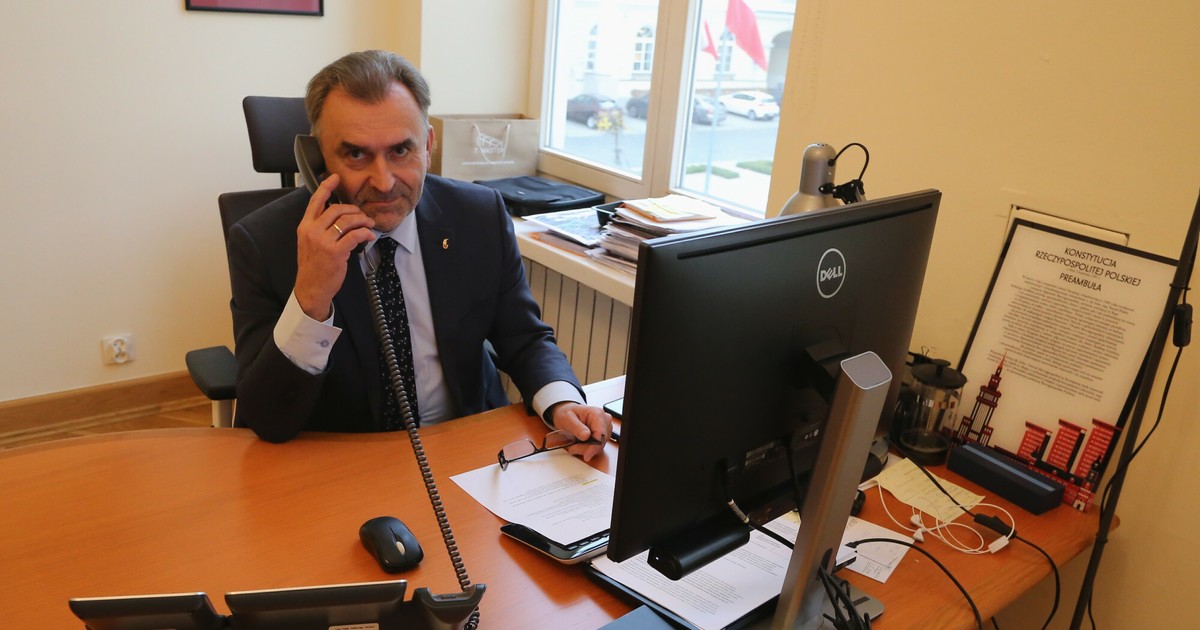 Karpiński rezygnuje ze stanowiska. Nie wyjdzie z aresztu