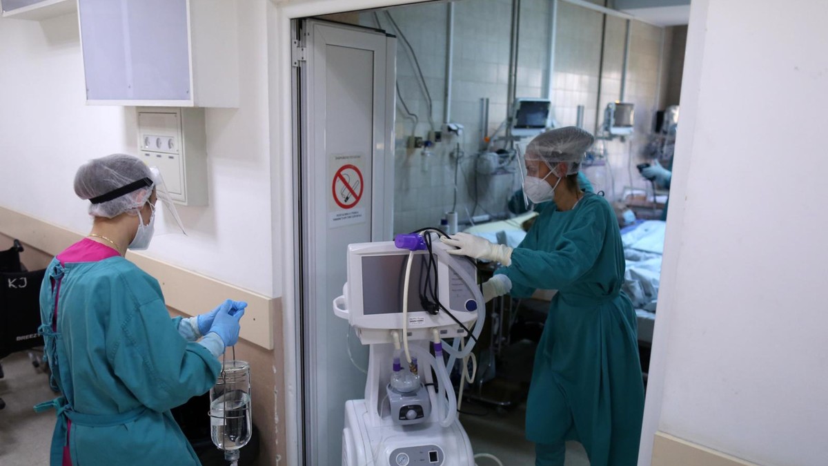 Mladi padaju kao pokošeni od infarkta: Lekari savetuju koje simptome srčanog udara nikako ne ...