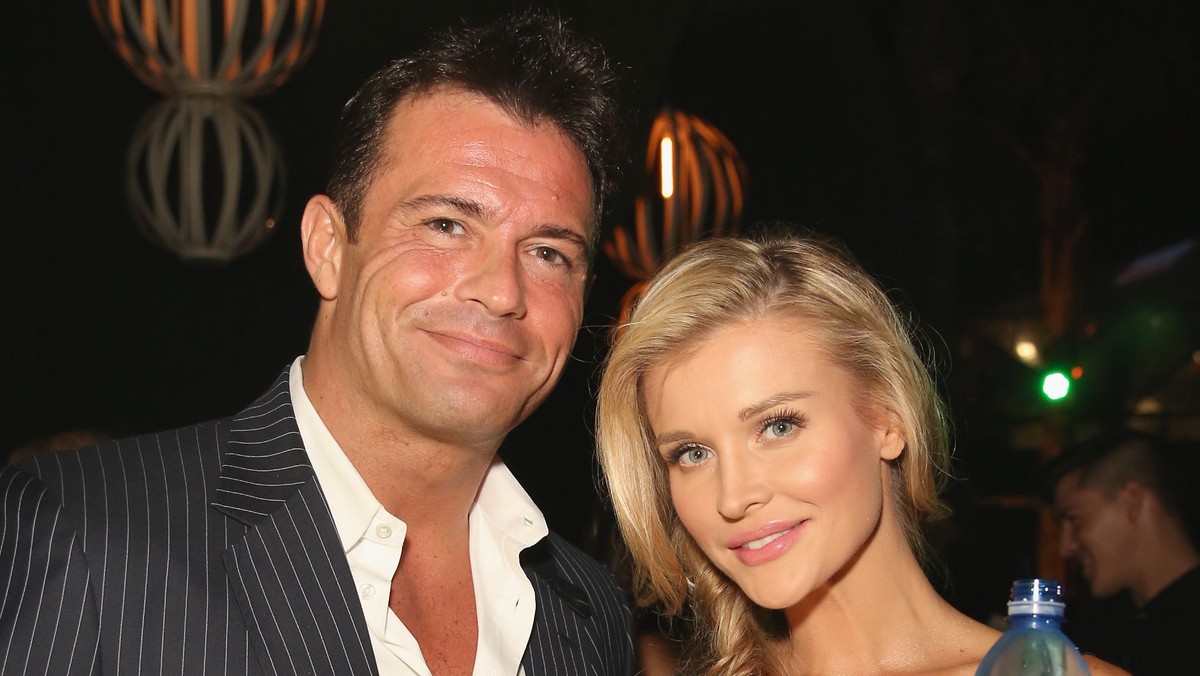 Joanna Krupa zjadła tort weselny rok po ślubie! - Plejada.pl