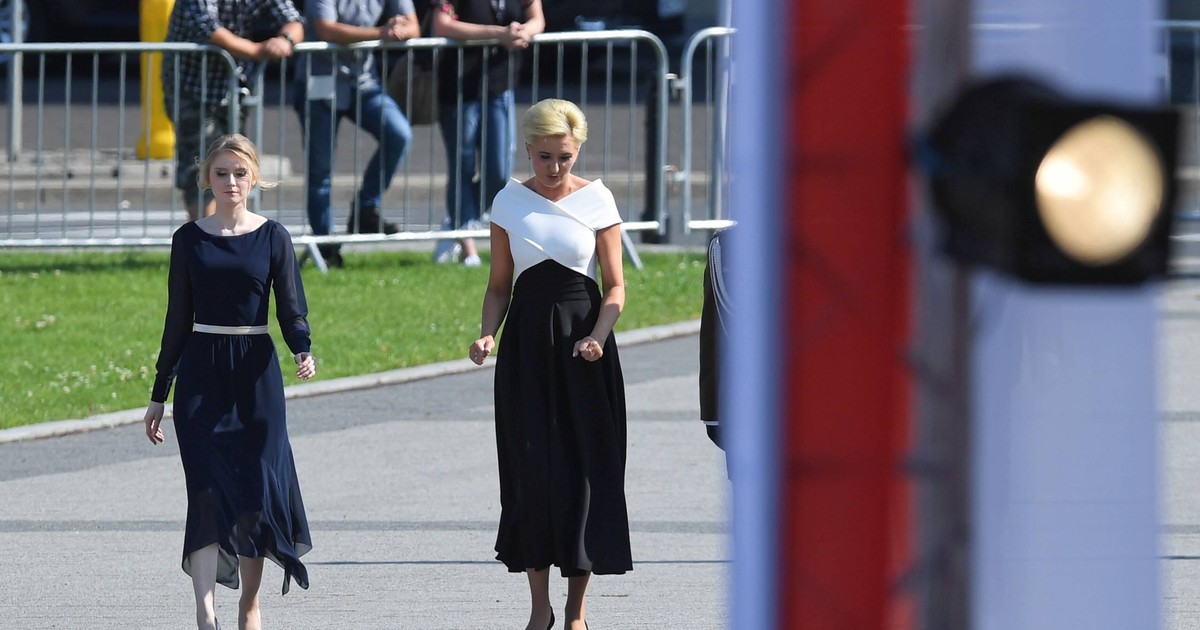 Kinga Duda wygląda zupełnie jak Agata Duda! Spójrzcie na te zdjęcia ...