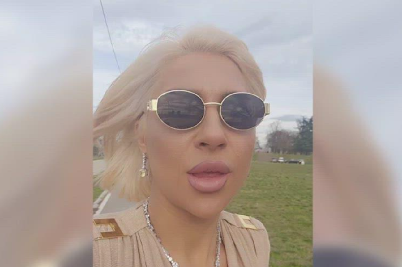 Jovana Jeremić sa dekolteom do pupka vozi rolere: Ludilo na ulicama Beograda - Blic