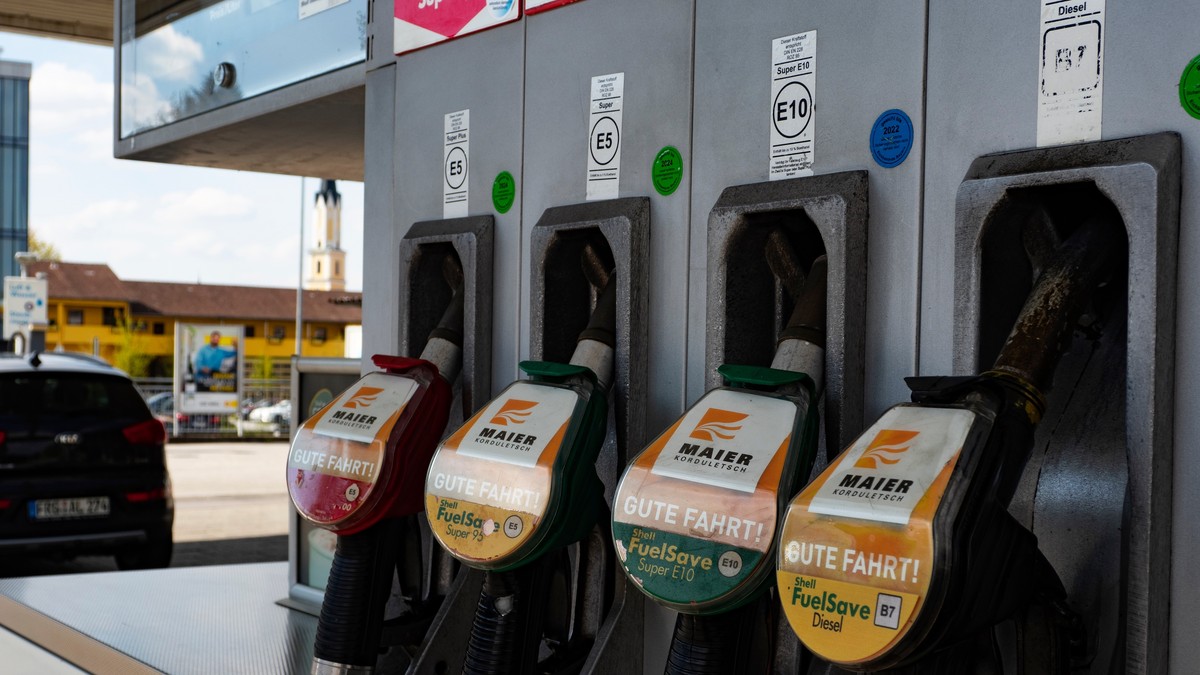 Benzyna E10 zamiast E5 na stacjach paliw. O co chodzi z nowym paliwem ...