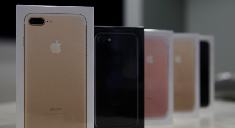 Some people are getting $92 checks from Apple over the iPhone ...