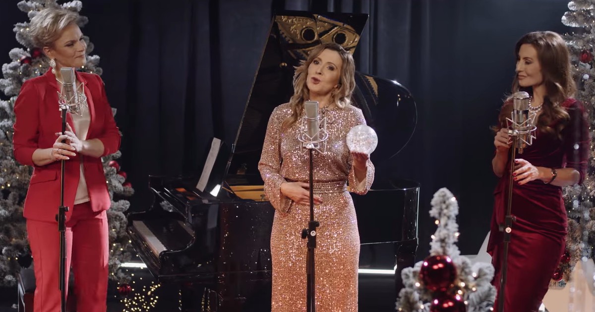 TVP pokazuje świąteczny spot z kolędującymi prezenterkami - Wiadomości