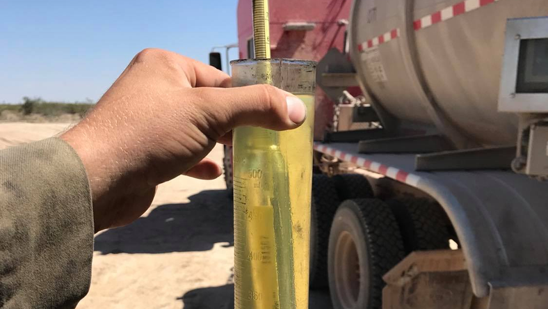 14 surprising and bizarre photos from oilfield workers reveal what ...