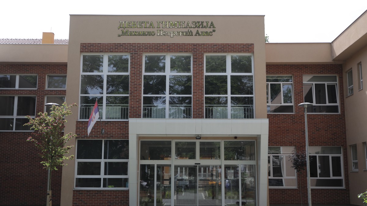 Postavljene kamere u toaletu Devete beogradske gimnazije, oglasila se i ...