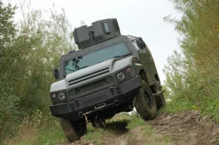 AMZ Kutno Żubr pojazdy: Pancerny Żubr już w armii AMZ - Newsweek.pl