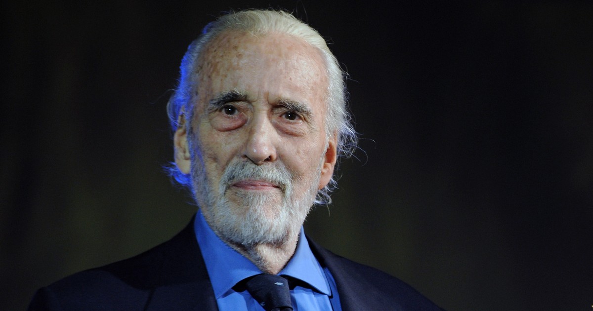 91-letni Christopher Lee śpiewa heavymetalowe "Jingle Bells" - Film