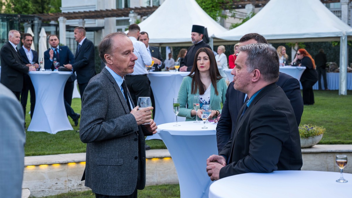 Rektor Đokić i Dejan Vuk Stanković razgovarali na prijemu kod Žiofrea ...