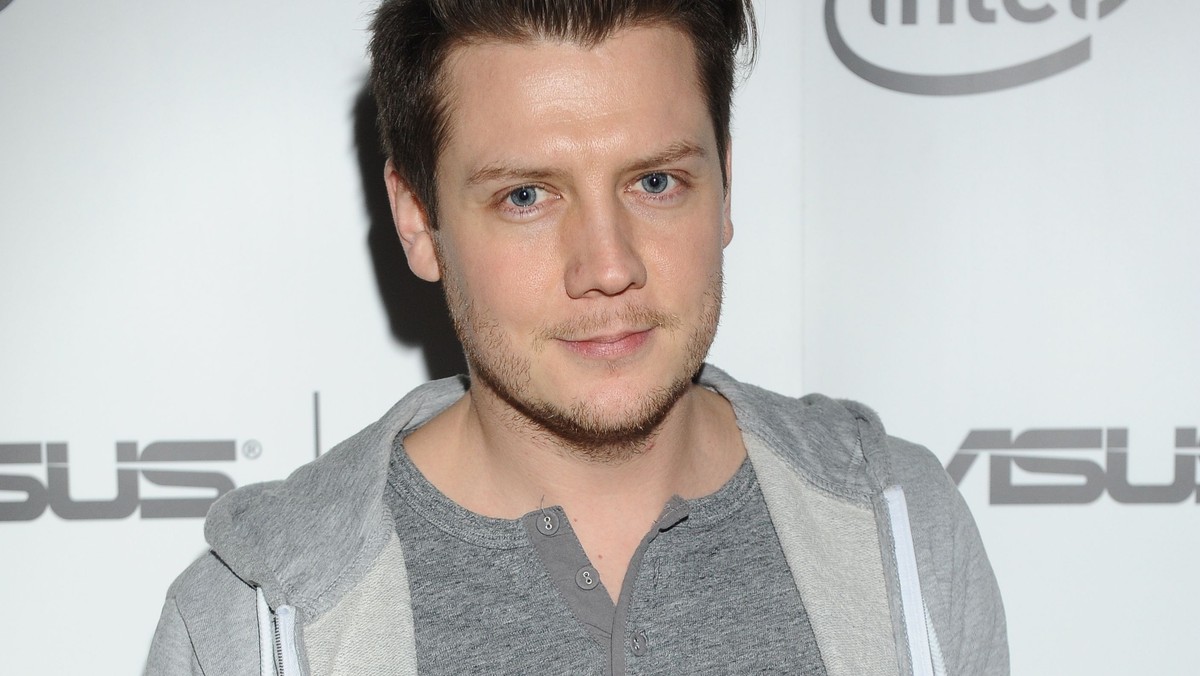 Gwiazdor "Klanu" zamieszkał z żoną i córką w kamperze. Żyją za 10 euro ...