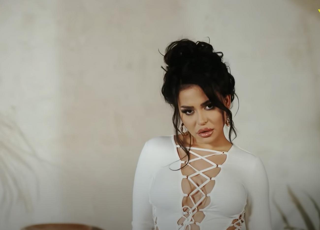 Aleksandra Mladenović pokazala izvajano telo, a nova pesma je veliki hit - Blic