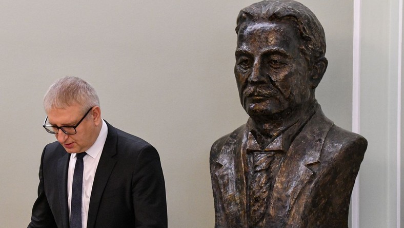 Poseł Pięta: Mówienie, że ubekom należą się emerytury, to jak plucie na ...