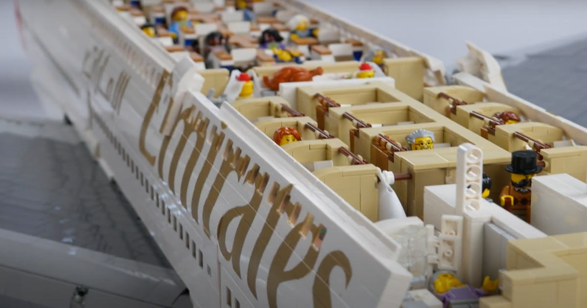 Ein Airbus A380 mit Kabine, Cockpit, Triebwerken - alles aus Lego ...