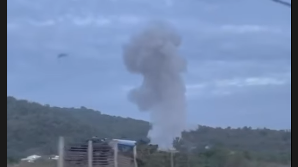 Prvi snimci sa mesta eksplozije u Leštanima: Oblak dima nad fabrikom - Blic